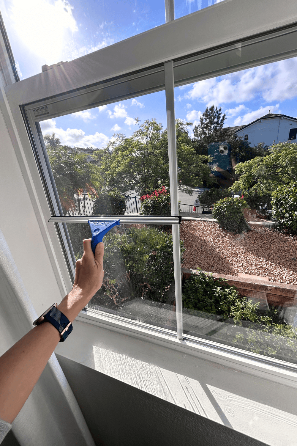 DIY Window Washing Solution (Clean Windows Like a Pro) - Don’t Mess ...